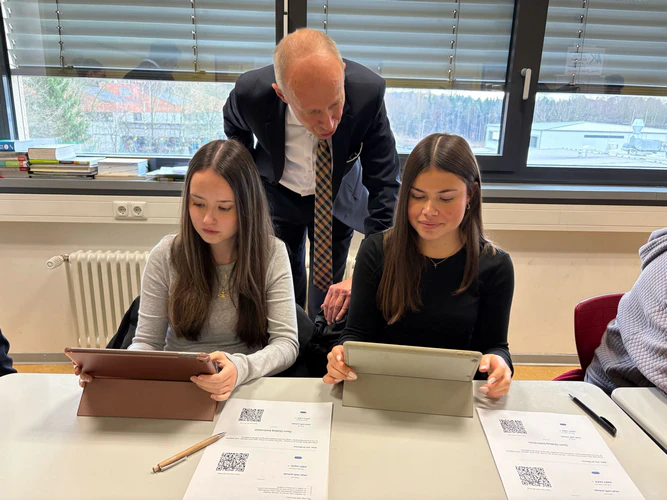 Hessenweiter Chatbot für die Schulen – Eder Dampfradio