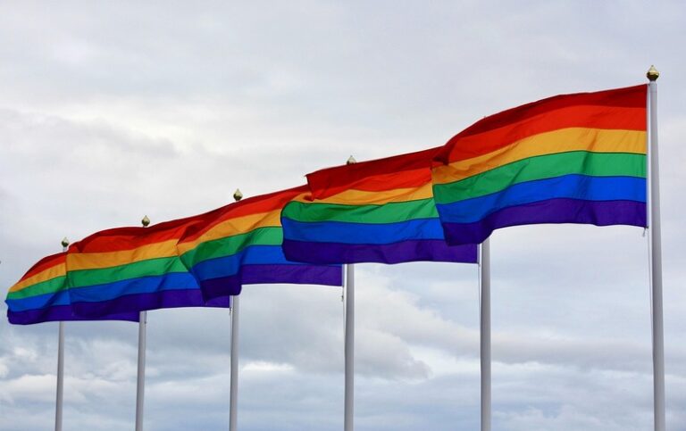 Waldeck-Frankenberg – queer gedacht: Landkreis startet Online ...